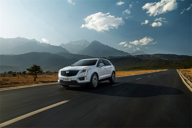 【文章】凯迪拉克XT5新增四驱豪华型蜂鸟版 凯迪拉克XT5新增一款豪华型四驱“蜂鸟版”车型，售价38.27万元，搭载的蜂鸟四驱系统能够实现后桥左右轮扭矩0-100%智能实时按需分配，蜂鸟悬挂 ...