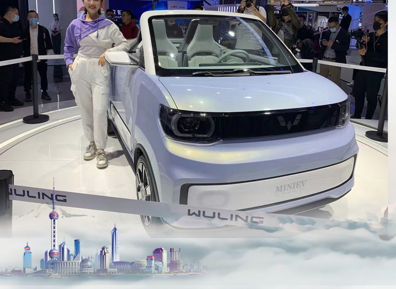 【文章】【2021上海车展：五菱宏光MINIEV敞篷版正式亮相】4月19日，2021上海车展正式开幕，五菱宏光MINIEV敞篷版正式亮相。新车针对外观和内饰细节处进行重新设计，整体更具辨识度 ...