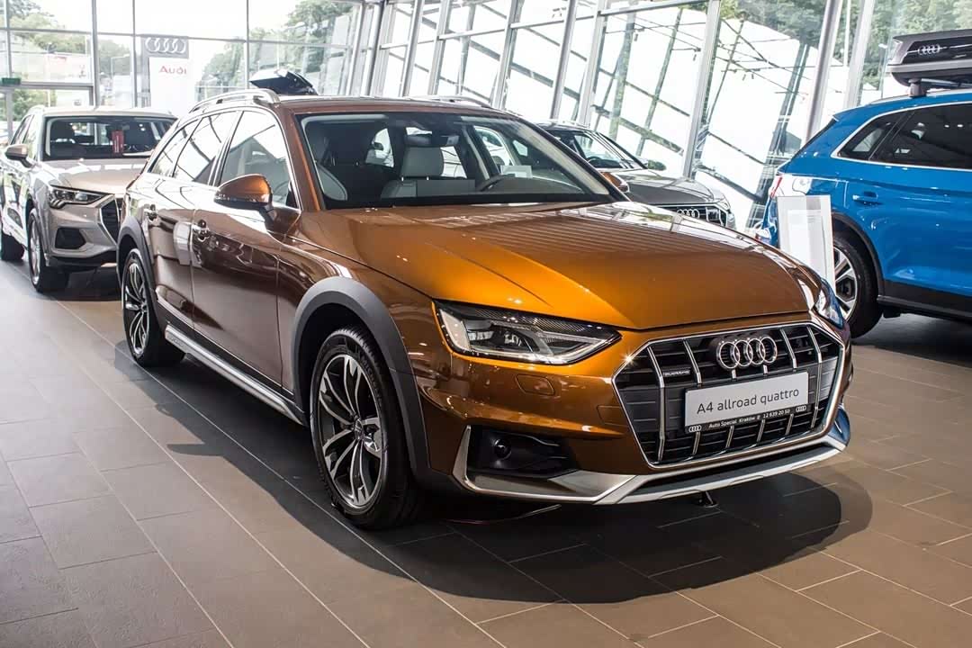 【文章】新款奥迪A4 allroad quattro实车，是一款跨界的旅行车，外观的设计非常硬朗，前脸中网的造型更加有气势，头灯的设计也是有所 ...