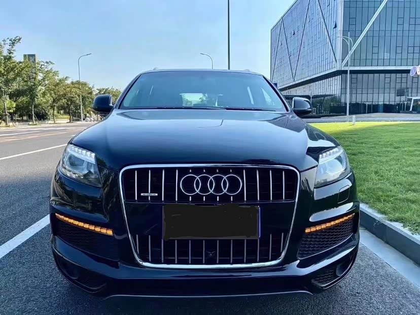 【文章】行驶了8万公里的奥迪Q7售价32.13万，大家觉得值得考虑吗？这辆2014款的进口奥迪Q7TFSI运动版，该车现在的价格是32.13万，原车指导价是89.78万。该车行驶了81253 ...