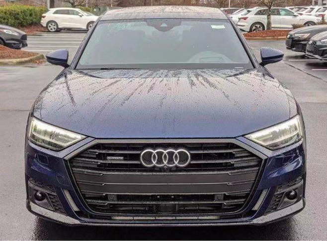 【文章】【新款奥迪A8海外实拍，换装熏黑套件，内饰加入木纹饰板，3.0T V6+8AT，配quattro四驱】近日，一组新款奥迪A8的海外实拍图曝光，该车已在海外上市。新车外观换装了熏黑套件 ...