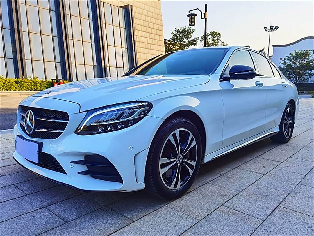 【文章】奔驰C260 二手车评估：奔驰C级 2019款 C 260 运动版，新车指导价：31.08万；车龄3年，目前该车二手市场收购价在22.5-23万左右，二手车商零售价在25-25.8万 ...