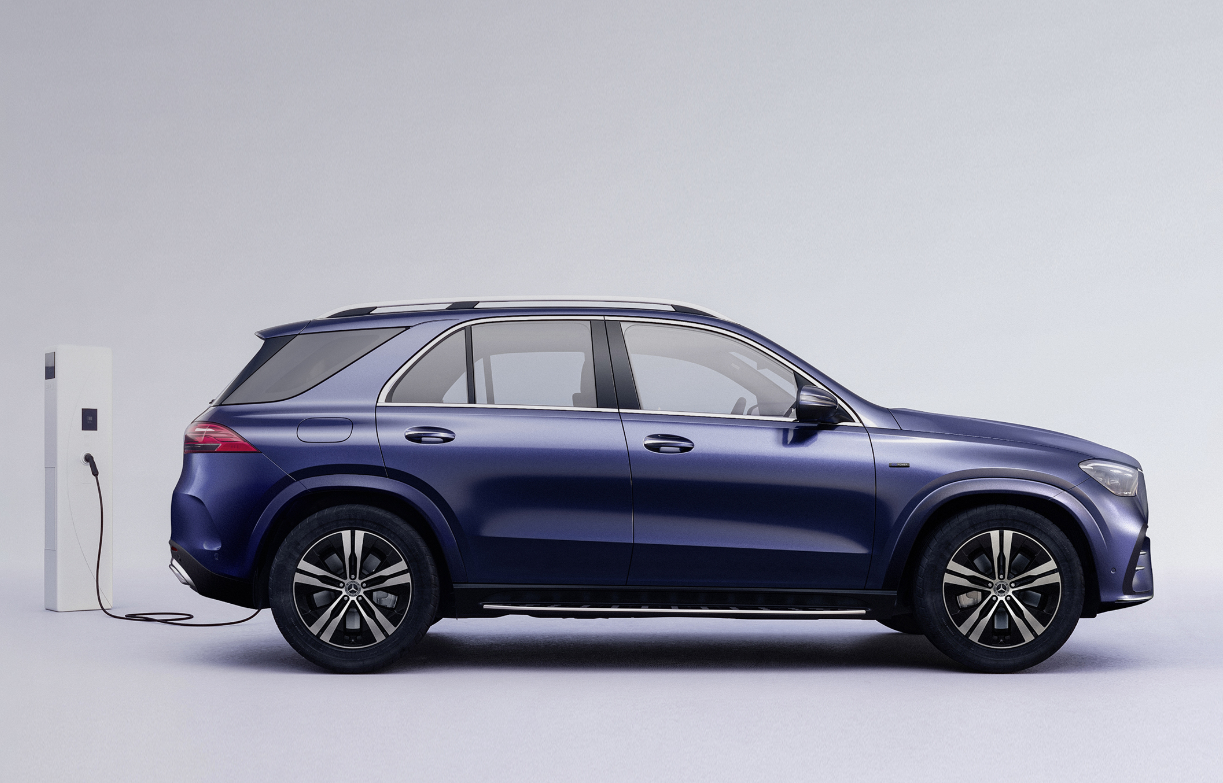 【文章】新款奔驰GLE正式官宣上市，全新标配48V轻混！新车提供了六款车型选择，包括插电式混合动力车型和带最新的ISG结构的48V轻混系统的轻混车型，售价格区间为人民币69.98-88.98万 ...