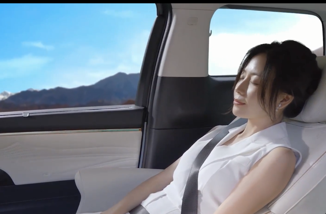 【文章】广汽传祺全新M8大师上市，2.0T+8AT，定义中大型MPV！日前，全新M8大师系列上市，共推出2款车型，售价区间为22.98万元和24.98万元。全新M8大师将采用造型更加激进的竖向 ...