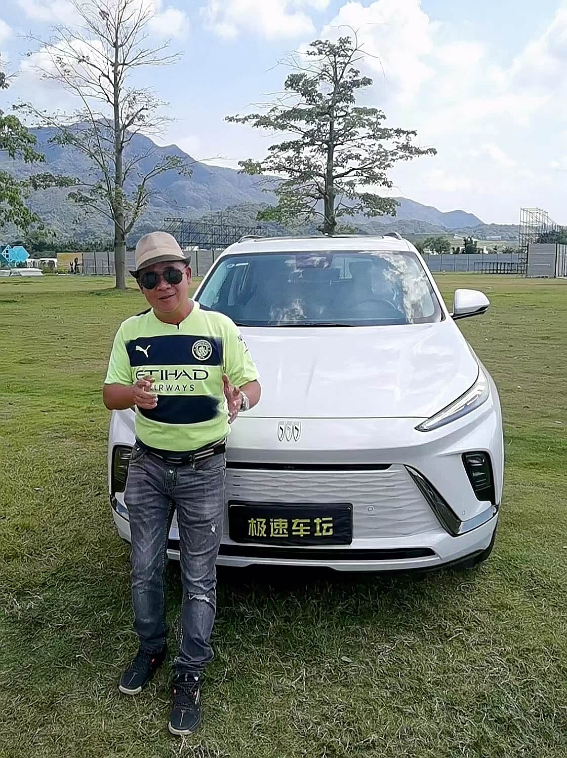 【文章】别克E5实车体验中大型纯电SUV别克E5，轴距2954mm，五座布局。基于奥特能电动车平台打造，搭载前置单电机/前后双电机（艾维亚四驱版），配锐歌同款30寸6K曲面大屏，电池容量68 ...