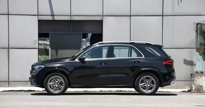 【文章】【新款奔驰GLE正式上市 售69.98万元起】7月10日，新款奔驰GLE正式上市，售69.98-88.98万元。与在售车型相比，新车整体改动不大，外观变化主要体现在细节方面，内饰则主要 ...