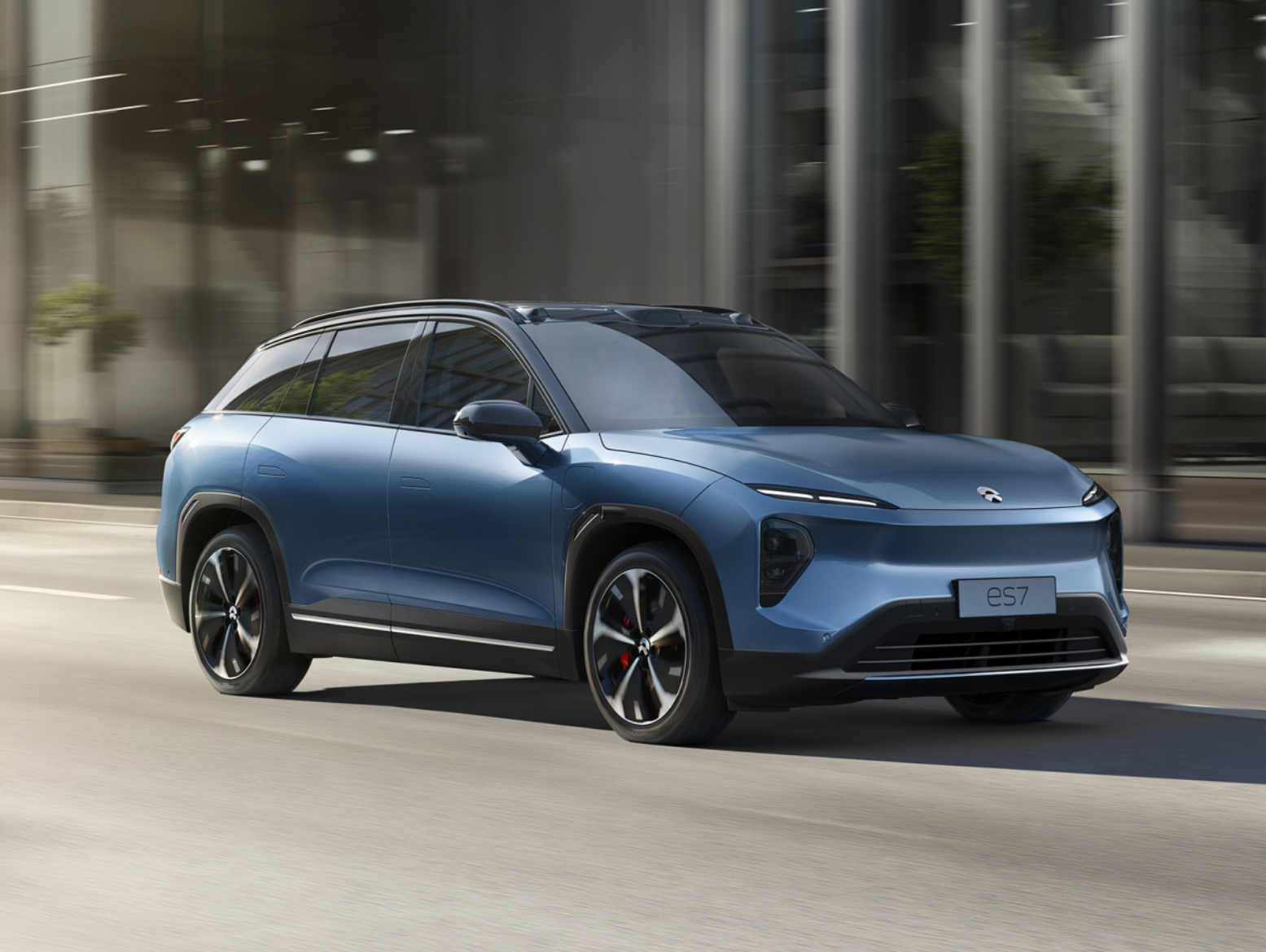 【文章】蔚来的“走量主力”到底是哪款？蔚来汽车目前总计有7款在售车，分别是NT1.0的“866”和NT2.0的“775”。NT1.0阵营的三款车，最能走量的就是ES6，但奈何这款车平均40万 ...