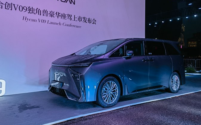 【文章】合创V09正式上市，售31.88-43.88万，对比腾势D9，你会怎么选？ 10月13日，合创汽车旗下首款中大型纯电MPV车型——合创V09正式上市，共推出5款车型，价格区间为31. ...