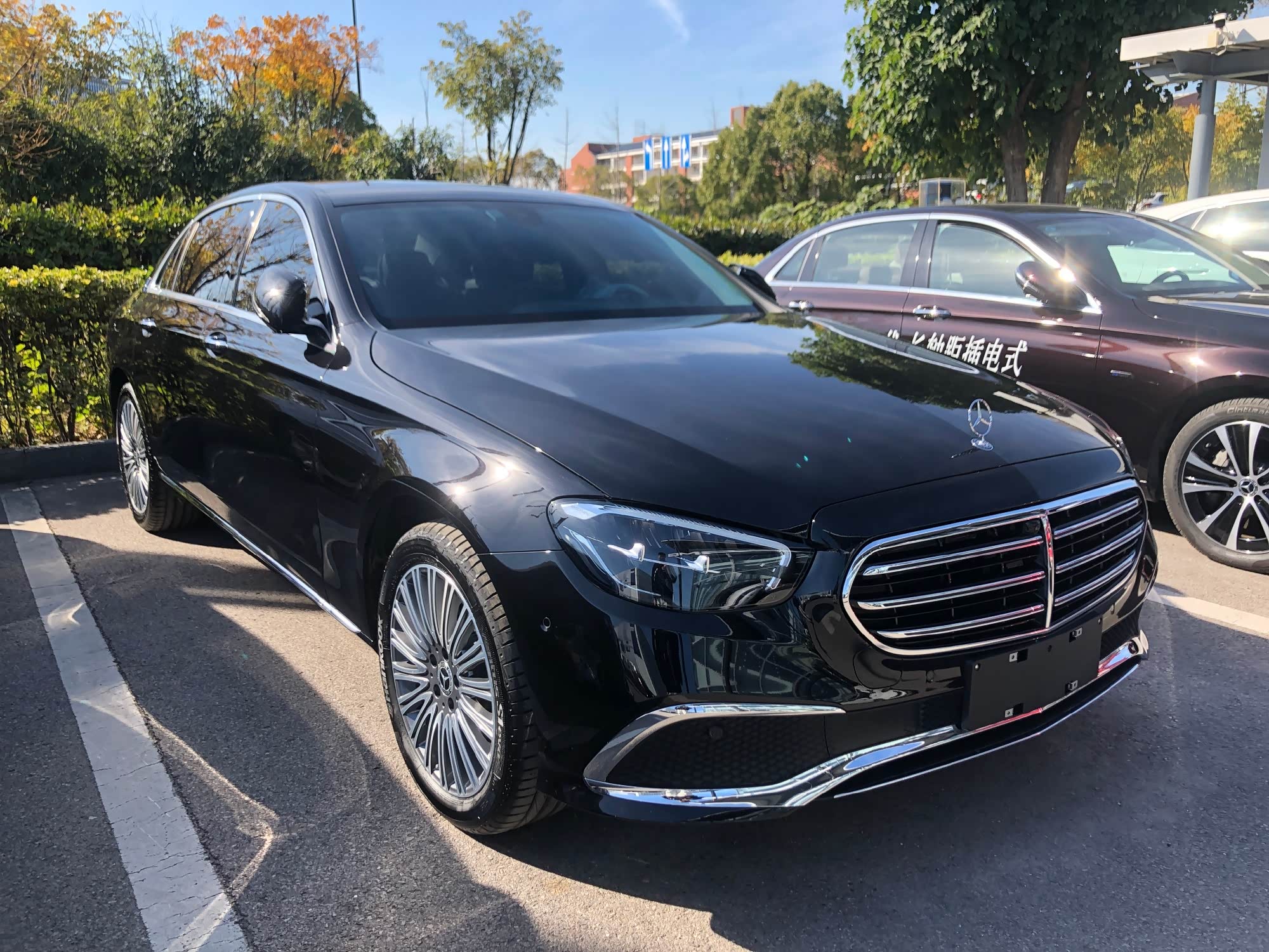 【文章】奔驰E300L、沃尔沃S90和凯迪拉克CT6该怎么选？[并不简单][并不简单][并不简单]1.CT6这车的起点比较高，通用当时在研发这台车的时候，标准树立得就更高，因为它要同时面对C级 ...