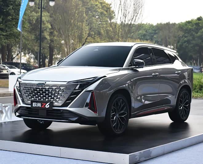 【文章】【长安欧尚Z62.0T车型上市，售12.09万-13.09万元】日前，我们从长安欧尚官方了解到，长安欧尚Z6上市两款2.0T车型，新车售价区间为12.09万-13.09万元。新车将搭载 ...