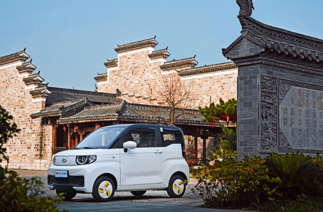 【文章】比五菱宏光MINIEV还狠？2.99万的奇瑞QQ冰淇淋新增入门车型！在QQ冰淇淋上市之初，销量榜座次排在宏光MINIEV之后，虽然得了个“千年老二”的称号，但也是未来可期，现在看看 ...