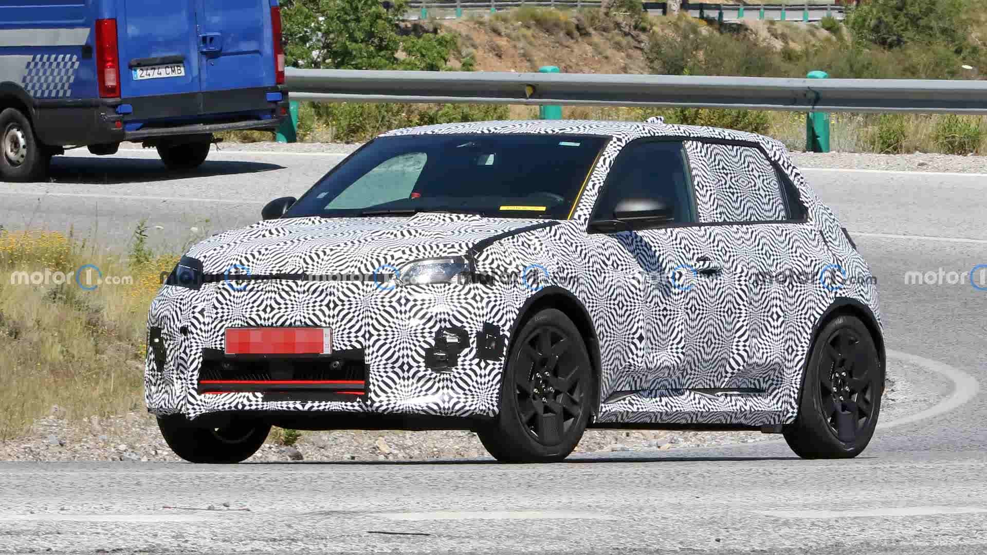 【文章】纯电雷诺5曝光：全新雷诺5量产车身测试曝光。新车将以经典雷诺5和R5Turbo为设计灵感，纯电小型两厢掀背设计，基于CMF-BEV平台 ...