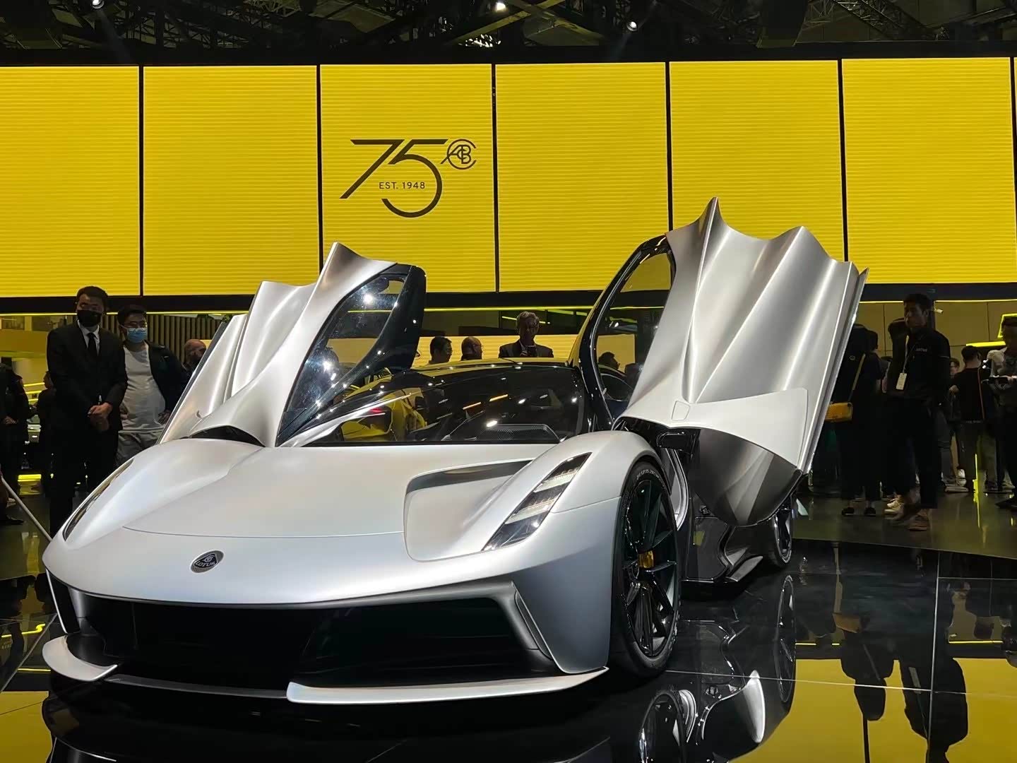 【文章】路特斯Evija，中国市场配额仅5台。Evija马力超过2000匹，百公里加速3秒内，指导价2188万，全球限量130台，车重1680千克，也是全球目前最轻的量产纯电超跑… 车家号 ...