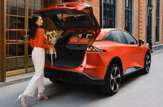 【文章】小鹏G6低配对深蓝S7顶配，差价7000元，到底该选谁？随着小鹏G6的上市，纯电中型SUV市场也进入更加疯狂的对攻状态，而前几天已经上市的深蓝S7，其实与小鹏G6有竞争的车型，因为它的 ...