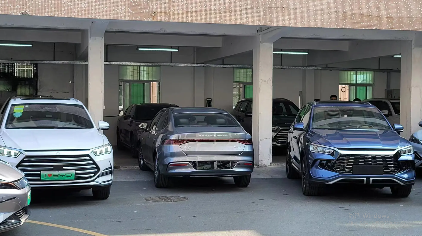 【文章】中期改款的比亚迪宋PRODM-I将被更名为宋PRODM-I冠军版，新车将于5月份内上市，此前已经完成了对工信部的申报。本次改款最的变化来自于前脸，其在延续龙颜家族式设计的同时进行了革新 ...