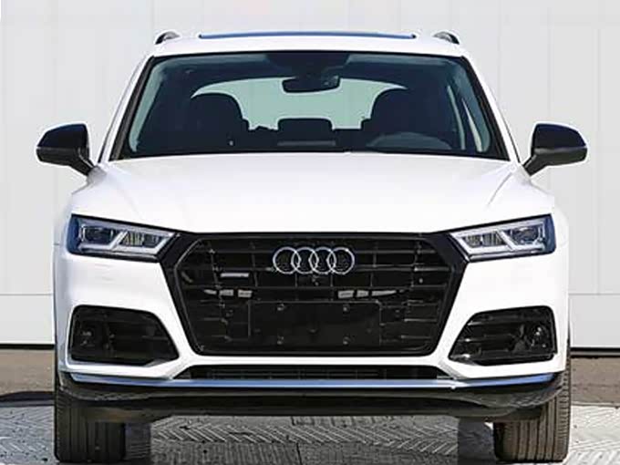 【文章】【变身运动SUV？奥迪新款Q5L曝光 新增熏黑套件】近日，网上曝光了一组奥迪新款Q5L的实拍图，该车新增了熏黑套件，包括前进气格栅、两侧进气口、外后视镜、行李架以及后保险杠下包围均进行 ...