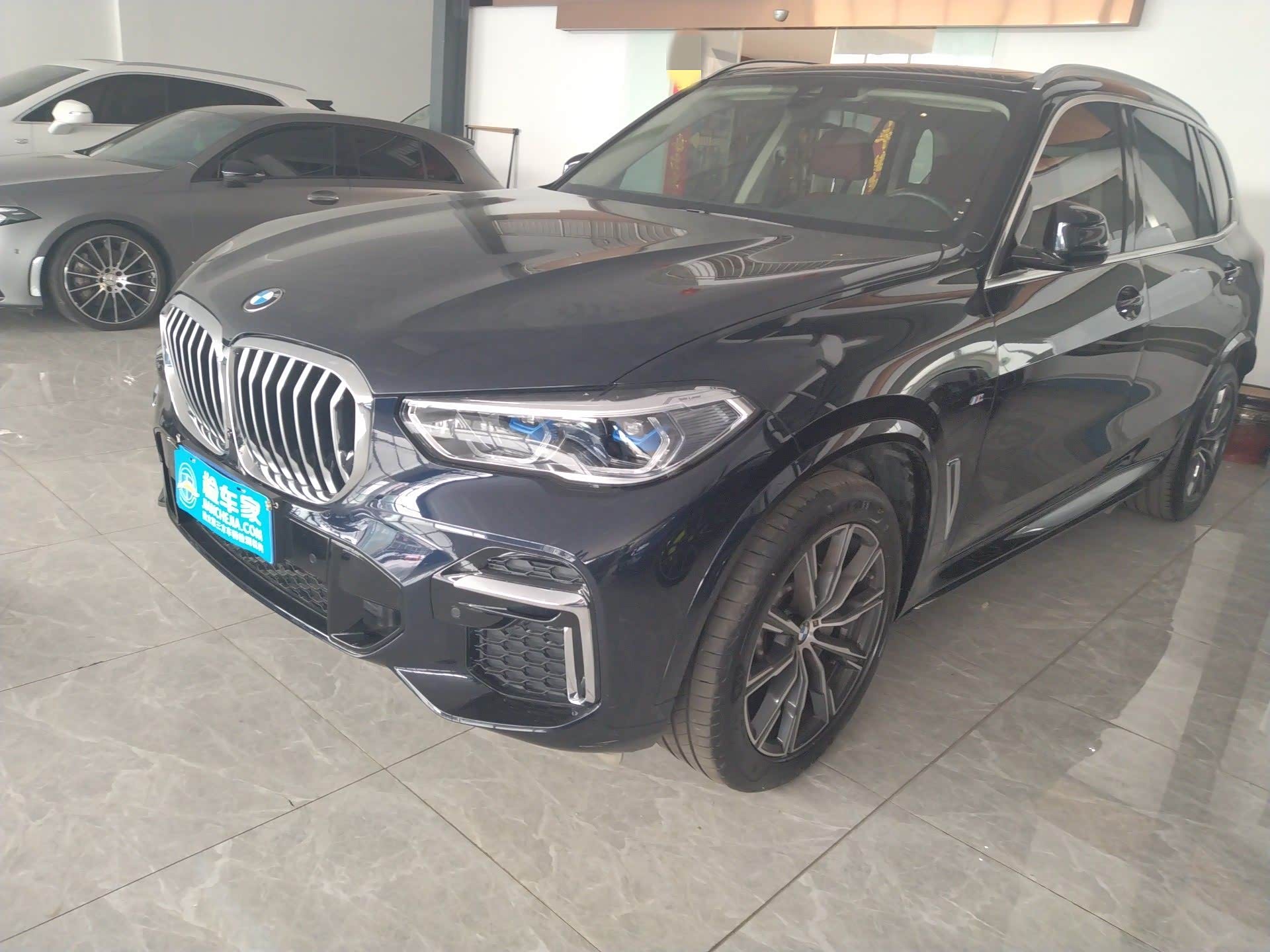 【文章】问界M9和宝马X5选谁？但凡是能问出这个问题，基本上自己的心里已经有答案了——选X5！4月份问界M9卖了15139台！天啦撸！这是个什么概念呢？要知道M9的均价差不多要到55万了，属实 ...