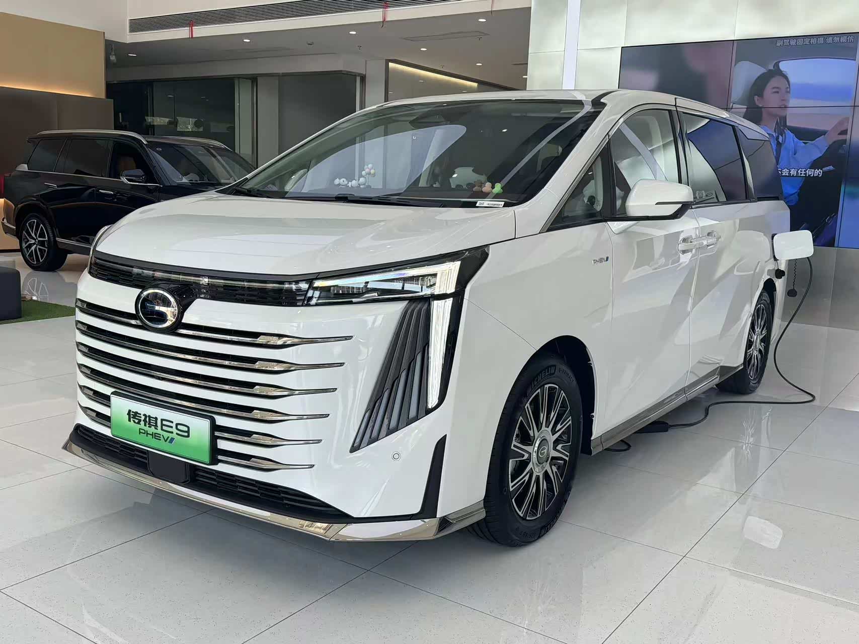 【文章】昨天去了广汽传祺新能源经销店，和大家分享一些相关车型行情首先广汽传祺新能源车型，包括E8、E9和ES9，都需要在官方渠道下单，等车时间7天-14天不等，当然店内也是没有现车存量的。E8 ...