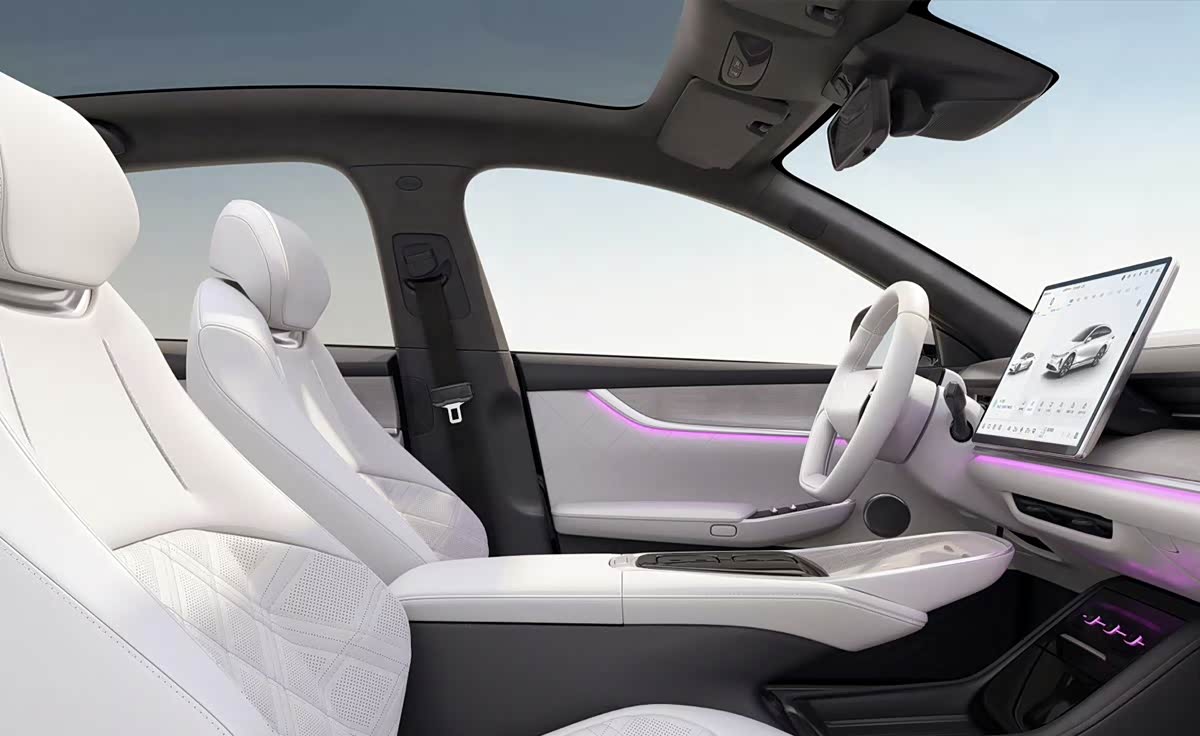 【文章】【售13.59-15.99万元 #启源A07#真香版正式上市】新车基于长安EPA1平台打造，此前已上市的有增程版和纯电版。此次“真香版”为纯电版本，采用一台永磁同步驱动电机，其最大功率 ...