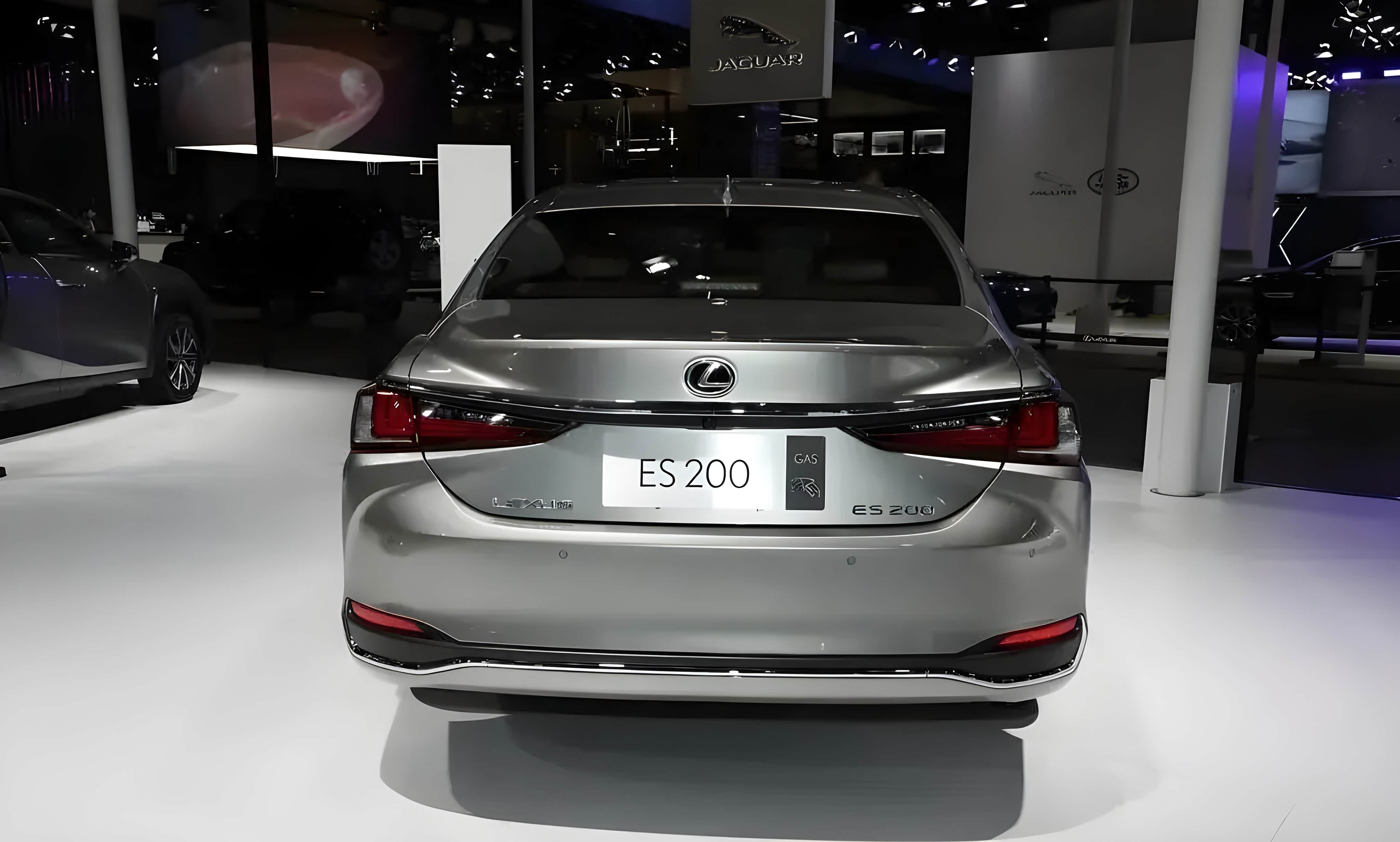 【文章】23万拿下雷克萨斯ES200卓越版，凯迪拉克CT5、沃尔沃S60被打废了！兄弟们，ES200卓越版，23万拿下了，这是最低配版本，指导价是29.69万，虽然在网上看是降价2万，但是去了 ...