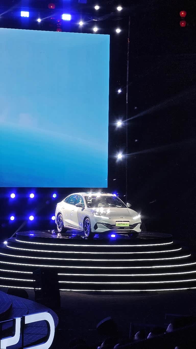 【文章】秦 Ldmi 与海豹 06dmi 正式上市，双车同价，最低配 9.98万，顶配 13.98 万，要知道这是一台车长 4.83 米的标准 B 级车尺寸，能做到这个价格真就是交个朋友了 ...