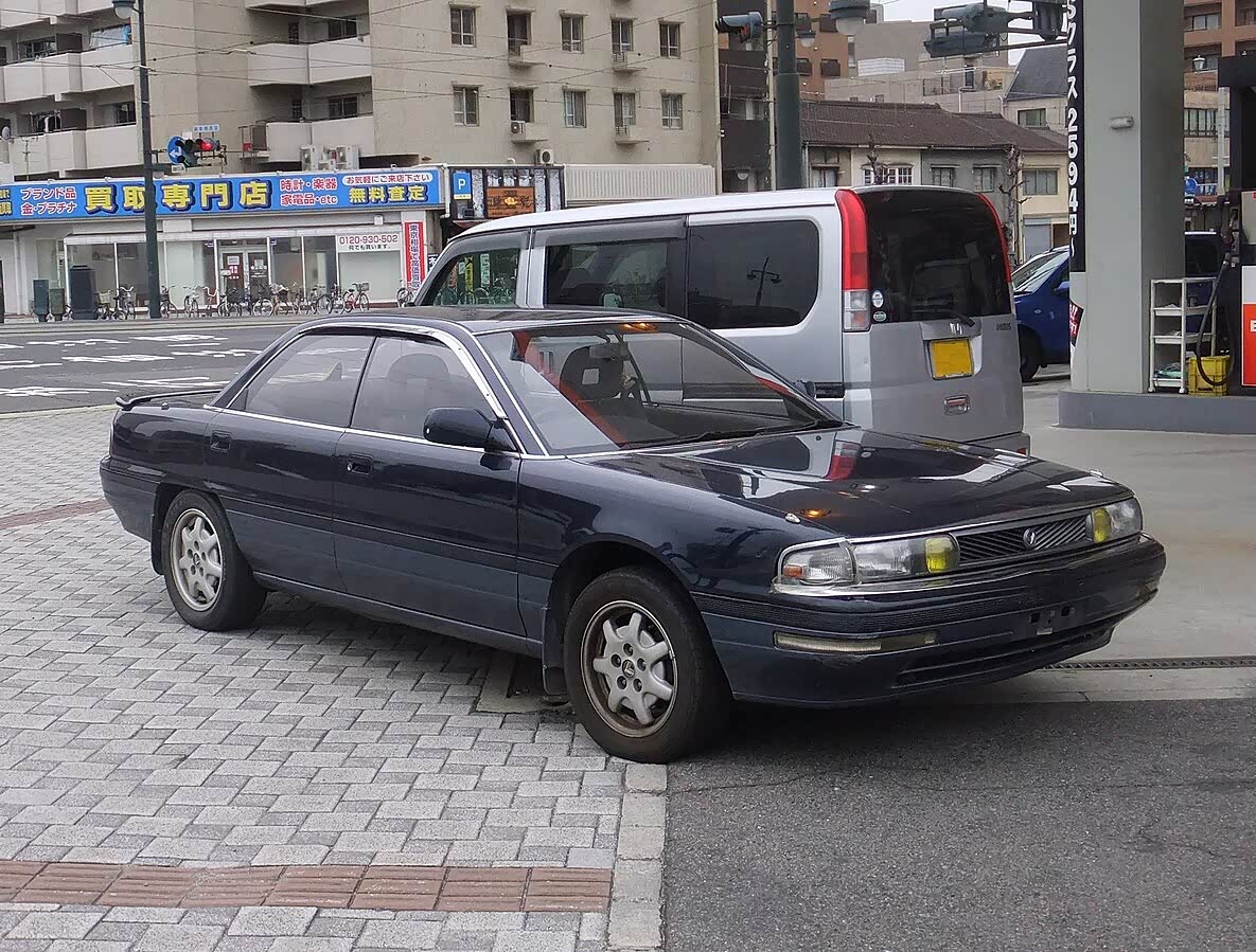 【文章】Eunos 300是日本马自达于1990年代采多品牌与销售渠道策略，挂上副品牌“Eunos”并于该经销商体系发售的四门运动型轿车，其 ...