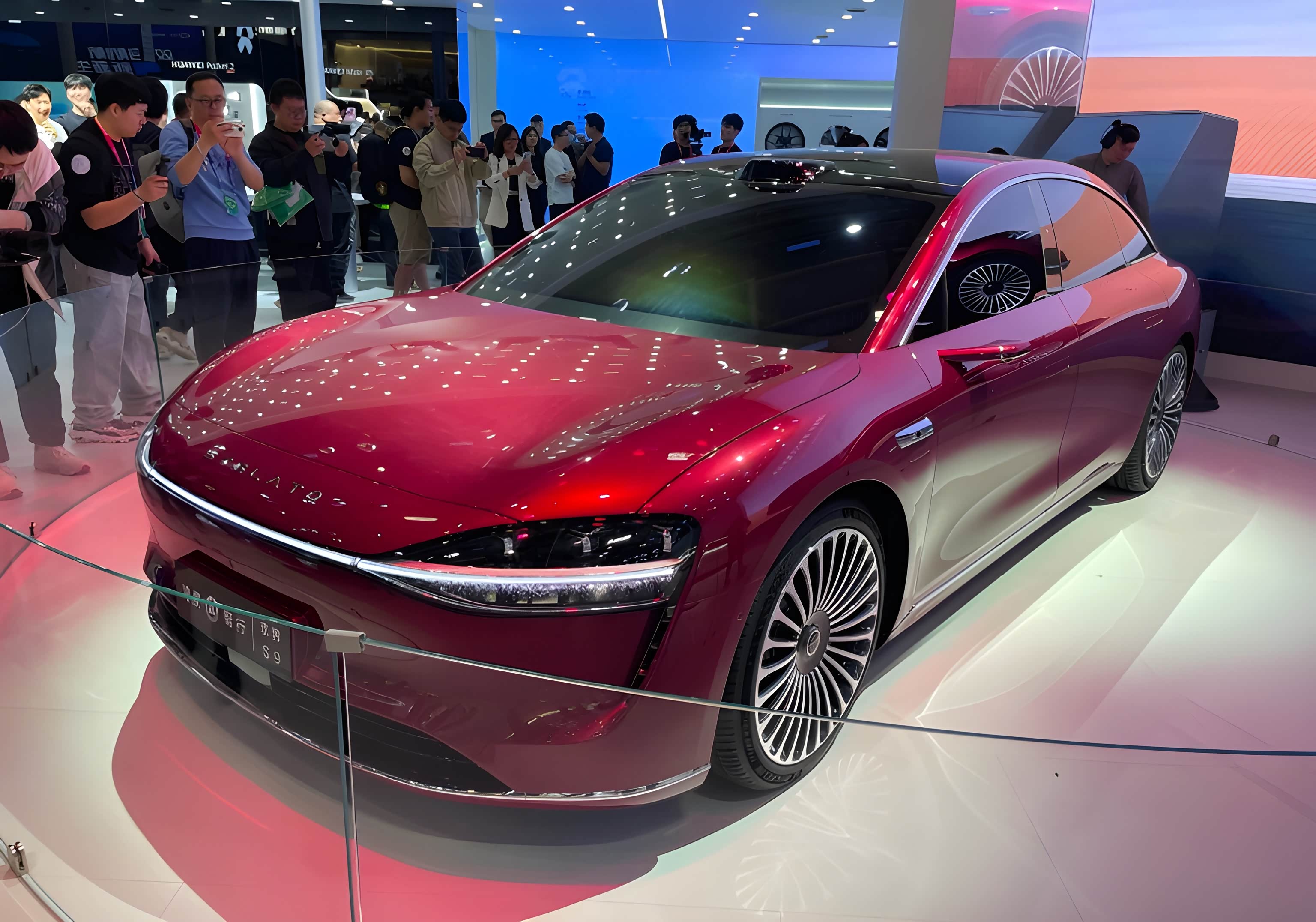 【文章】看来享界S9要开第二次发布会了。这大定量也太惨了吧，还不如小米su7上市几分钟的订单量，虽然说二者在价格上有不小差距，但订单量也不至于相差那么多。另外有一种预感，享界S9的结局可能会和 ...