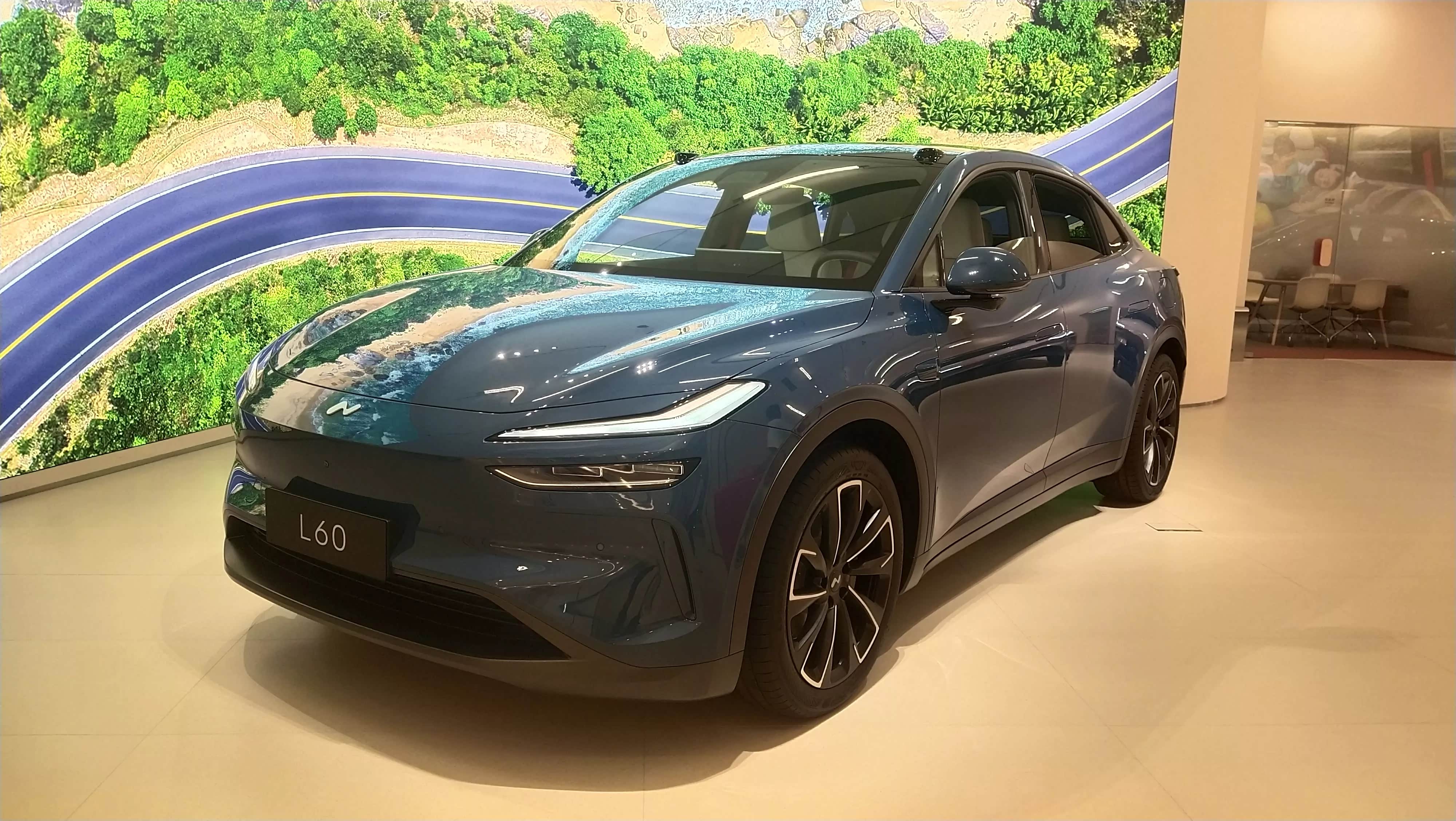 【文章】新款蔚来乐道L60来袭，有哪些亮点？从外观上来看，蔚来乐道L60采用了NT3.0量身打造，并且采用了轿跑式风格设计，主打大众化家用中型SUV纯电动，在续航方面也做到了标准化，分别是 ...