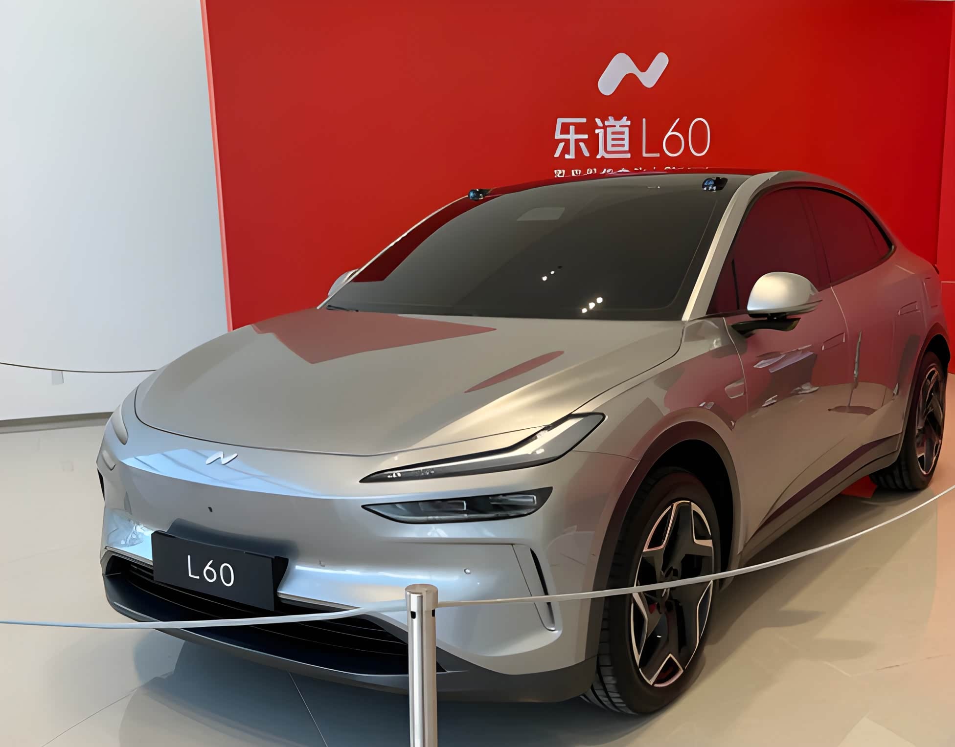 【文章】乐道L60目前已经陆续到店，新车有望在9月下旬正式上市，而在8月，第一台乐道L60即将实现量产。那么，这款车有哪些亮点呢?外观方面，乐道L60采用全新设计语言打造，前脸采用封闭式设计 ...