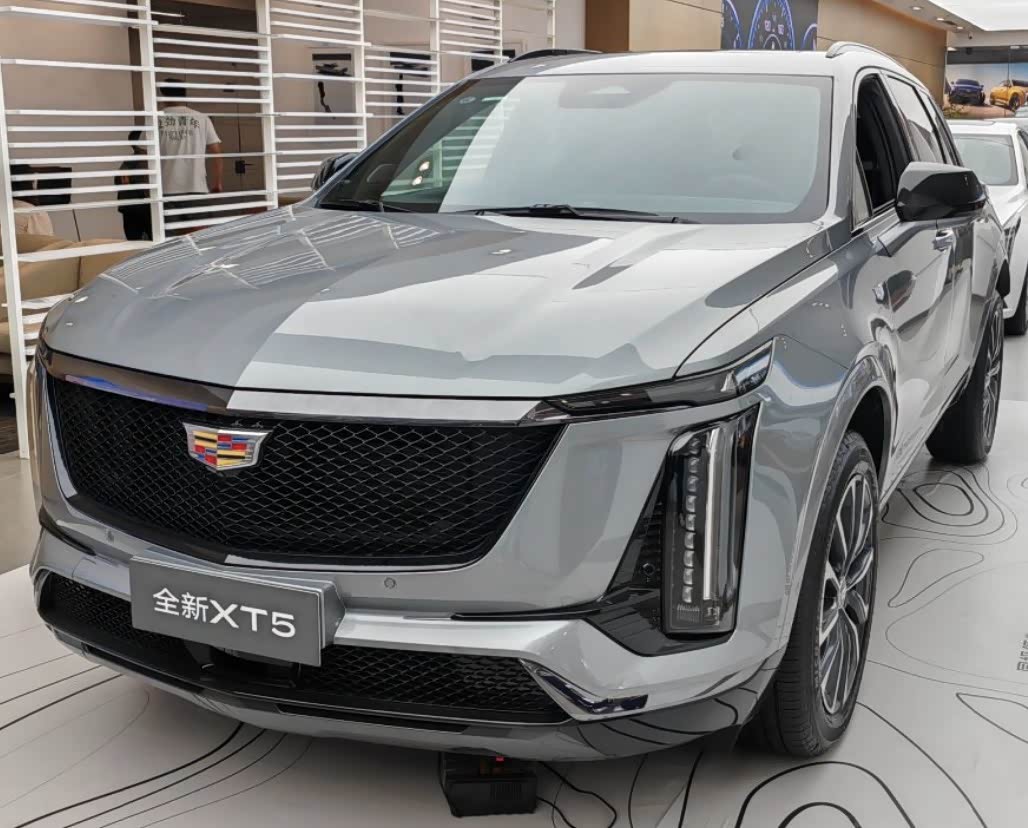 【文章】【全新XT5开启预售，27.99w起+最高9w限时权益】汽车有文化获悉，全新凯迪拉克XT5即日起将开启预售！此次预售，凯迪拉克推出了“318预售计划”，包括：“3”款四驱车型、“1”口 ...