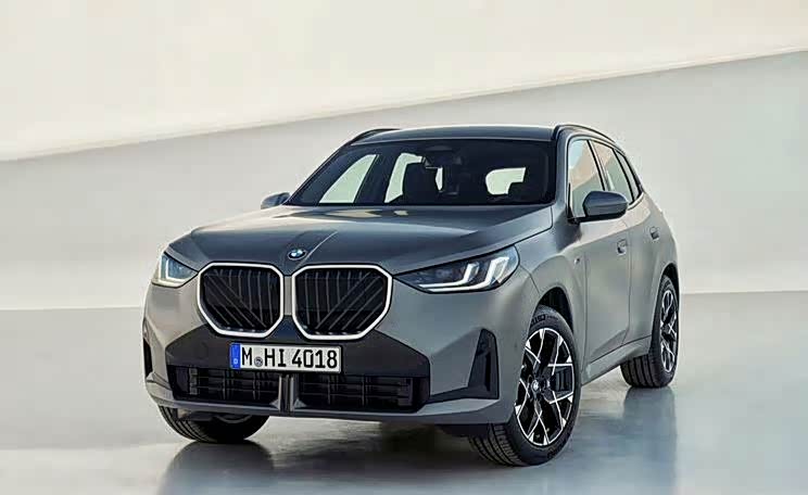 【文章】【#全新一代宝马X3官图发布#】近日，全新一代宝马X3官图正式发布，新车针对外观、内饰以及动力系统均进行了大幅度升级，将会提供20 xDrive/30 xDrive（2.0T+48V ...