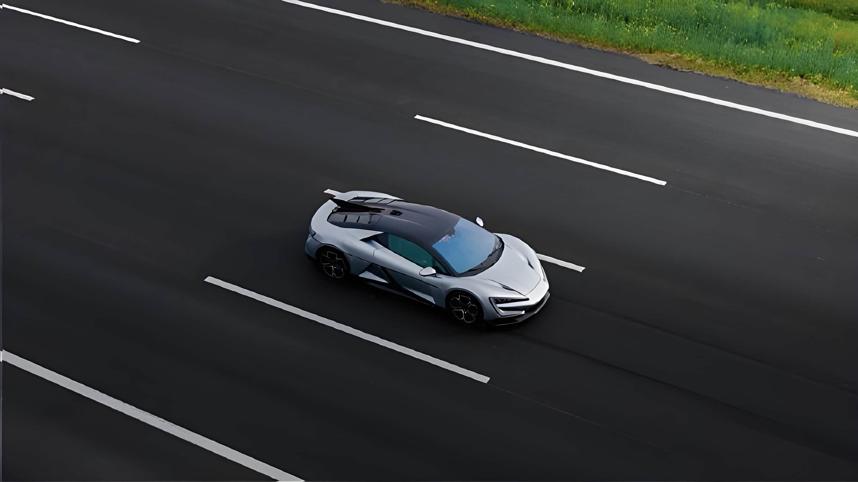 【文章】仰望U9极速达到了375.12km/h，目前是中国量产车记录的榜首，年初极速是309km/h提升极速确实是件极其困难的事，类比苏炳添为了提高0.08秒，用了三年，才有了东京奥运会9秒 ...