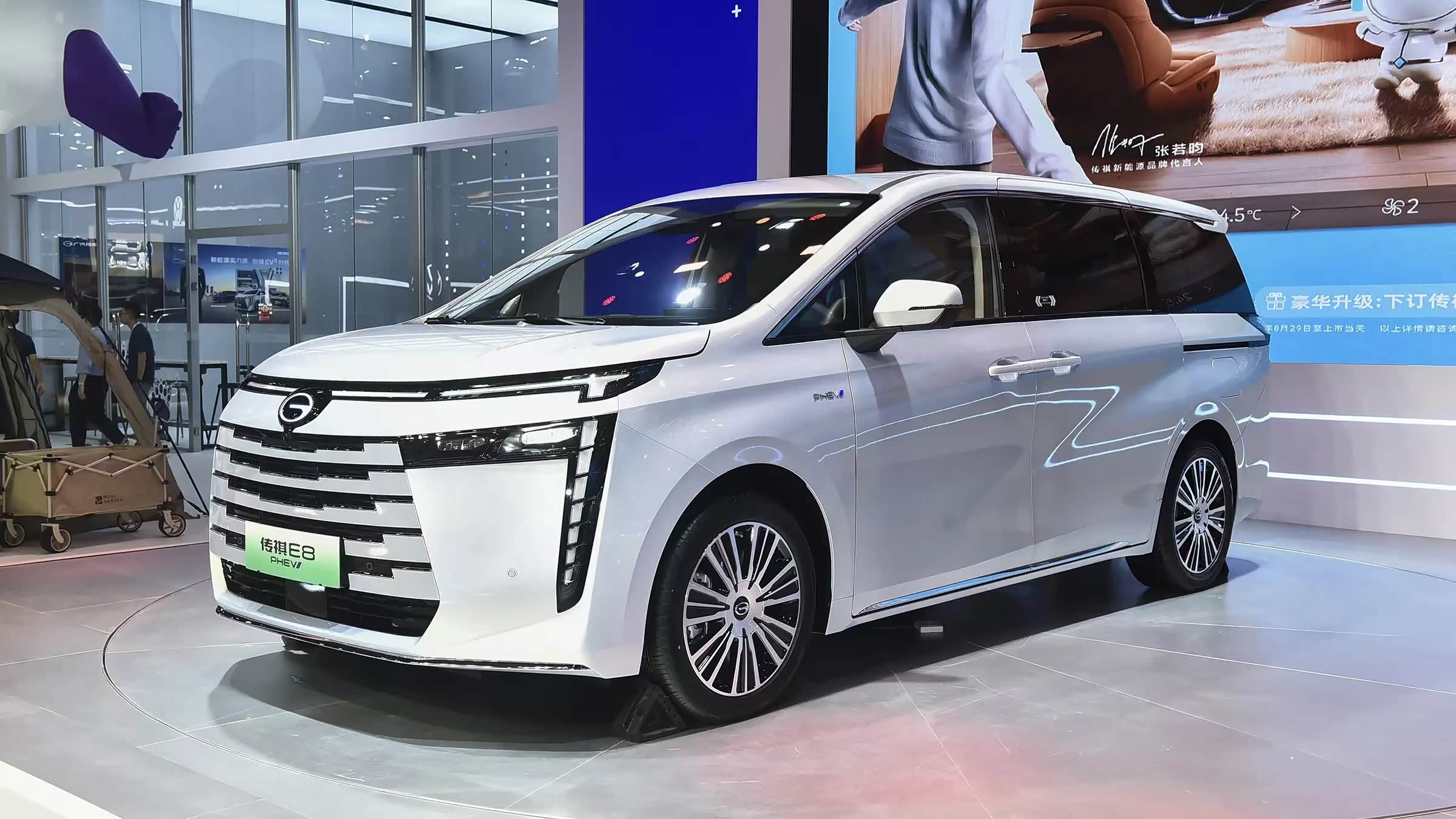 【文章】广汽传祺E8+到底"+"了啥？ 广汽传祺E8 PHEV推出新款：E8 MAX+和E8 龙腾+，售价23.28万元和23.88万元。在原版基础上增配加价3000元。 增加的配置包括： 1 ...