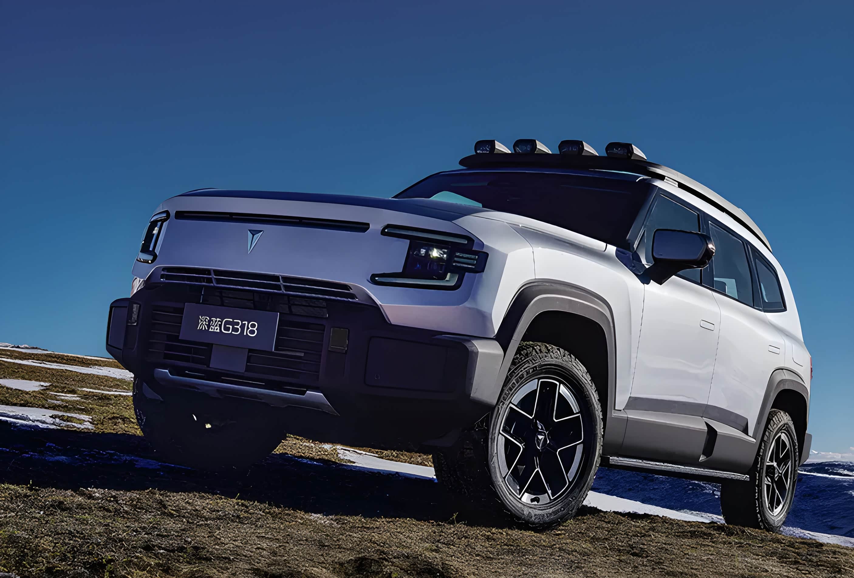 【文章】日前，长安汽车旗下深蓝汽车G318正式上市，售价区间为17.59-31.80万元。并且深蓝汽车官方发布，新车上市 5 天，深蓝 G318 订单突破 14126 辆。外观方面，新车采用了 ...