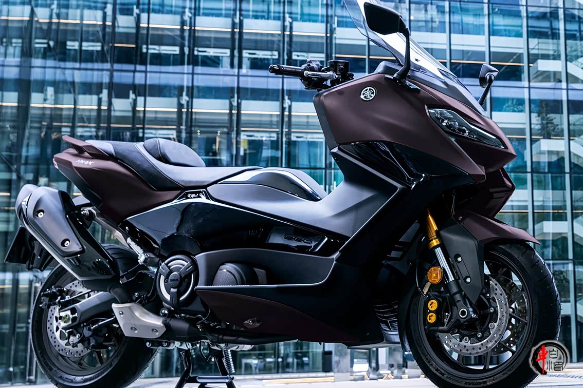 【文章】#雅马哈2024款TMAX Tech MAX新车发布#Yamaha近日推出了2024款TMAX Tech MAX与TMAX，新款车型在 ...