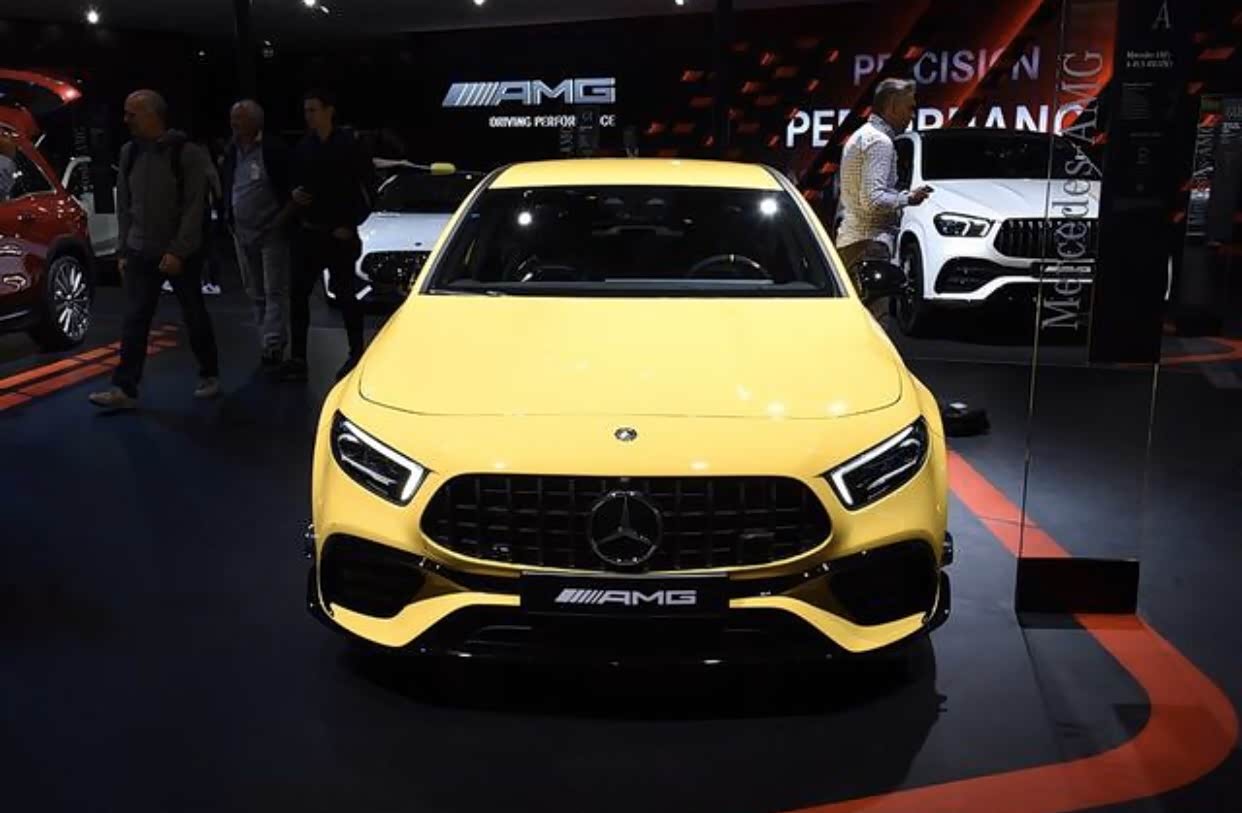 【文章】两厢车，小钢炮，奔驰A35 AMG上市，售39.98-42.98万。这是进口车价格，国产后售价预计会有小幅度调整。新车共推出两款车型，A35将搭载代号为m260的2.0T涡轮增压发动机 ...