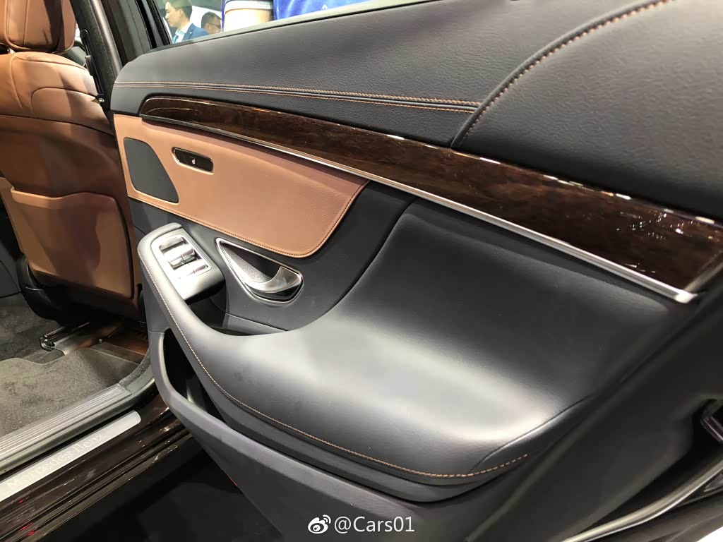 【文章】新款梅赛德斯-奔驰S320L亮相！新车搭载全新的混合动力系统，由2.0T发动机＋48V ISG电机组成，2.0T发动机最大马力299匹，ISG电机最大功率10kw（14匹），峰值扭矩 ...